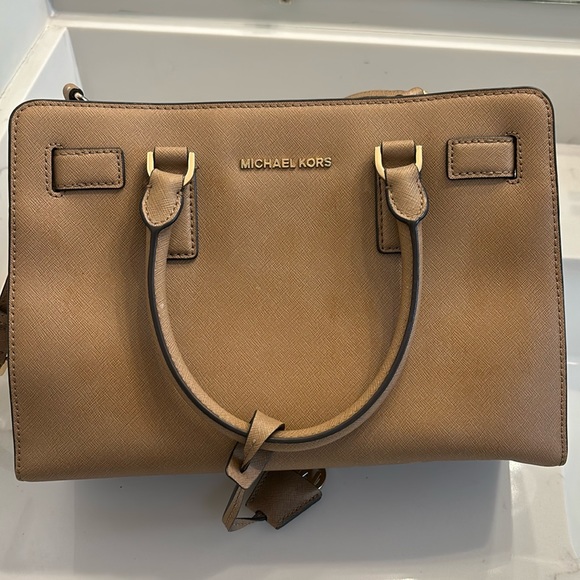 Michael Kors | Bags | Michael Kors Saffiano Leather Purse Medium Tote ...